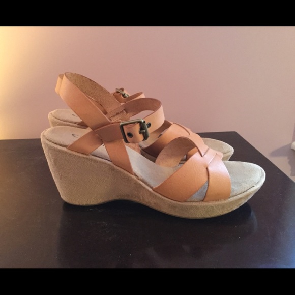 CL Laundry | Shoes | New Cl By Laundry Tan Leather Wedge Sandals 75m ...